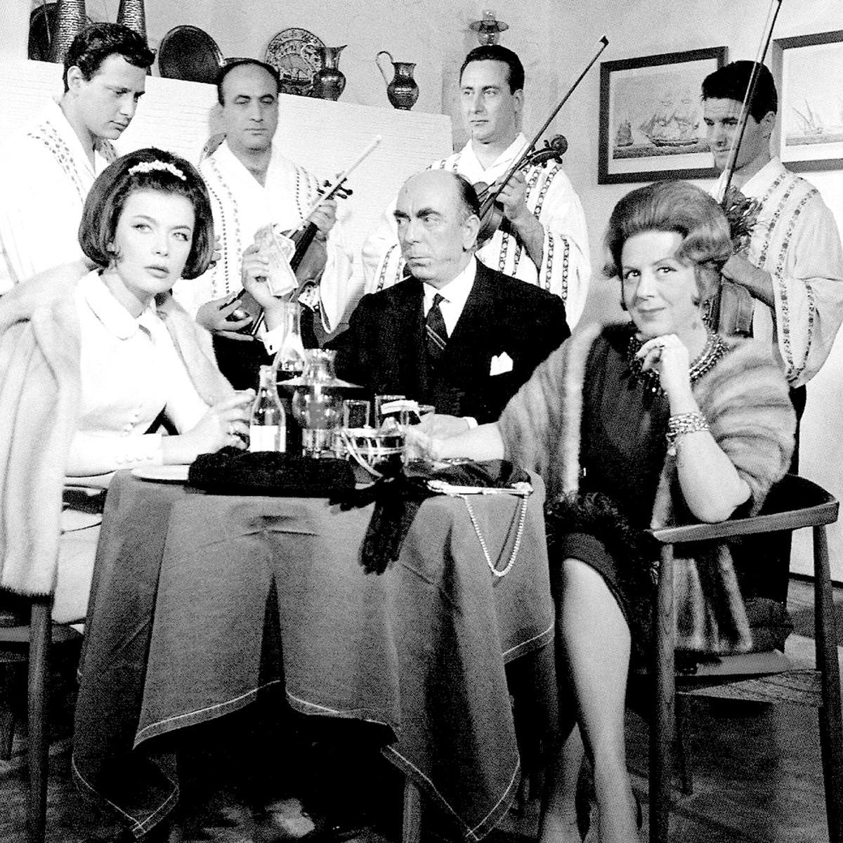 Μαίρη Αρώνη – Finos Film